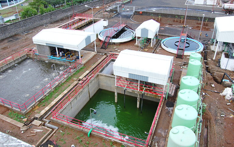 Xypex Patch’n Plug: Hydraulic Concrete Patch Compound