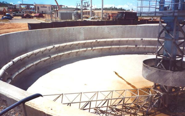 Xypex Patch’n Plug: Hydraulic Concrete Patch Compound